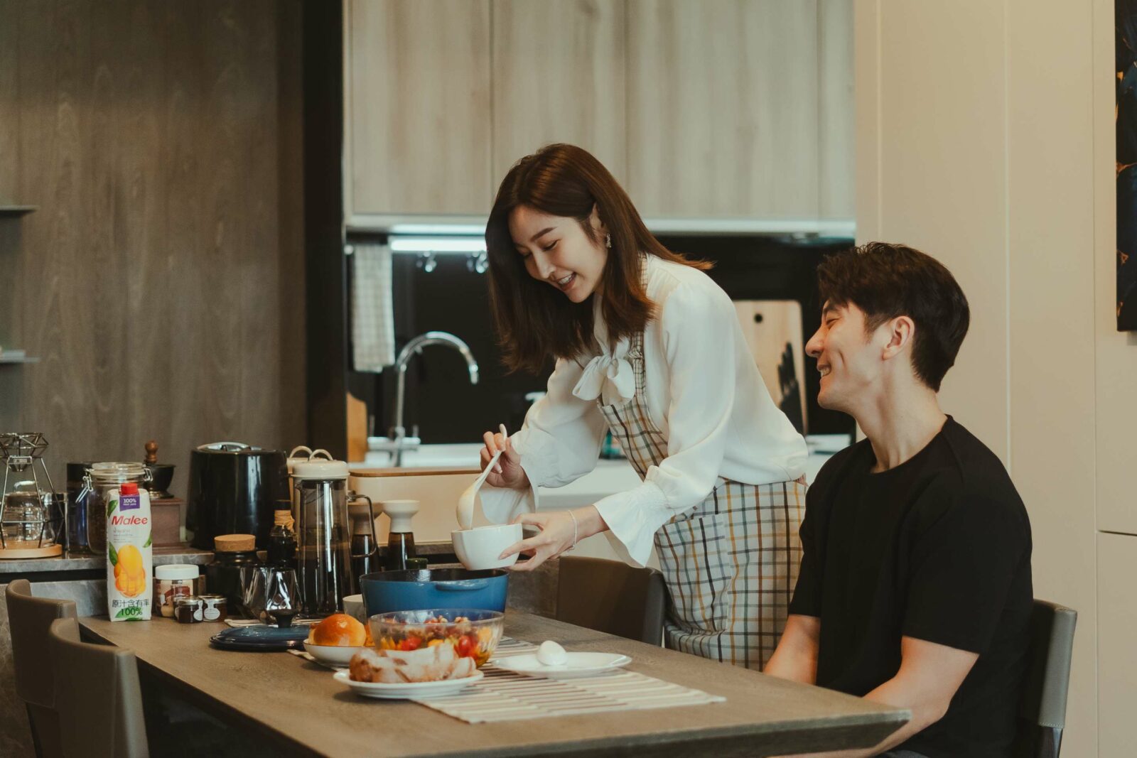 曾莞婷專訪｜曾擔心一輩子就這樣了，往返台北上海進修讓角色更多元 | 劇夠